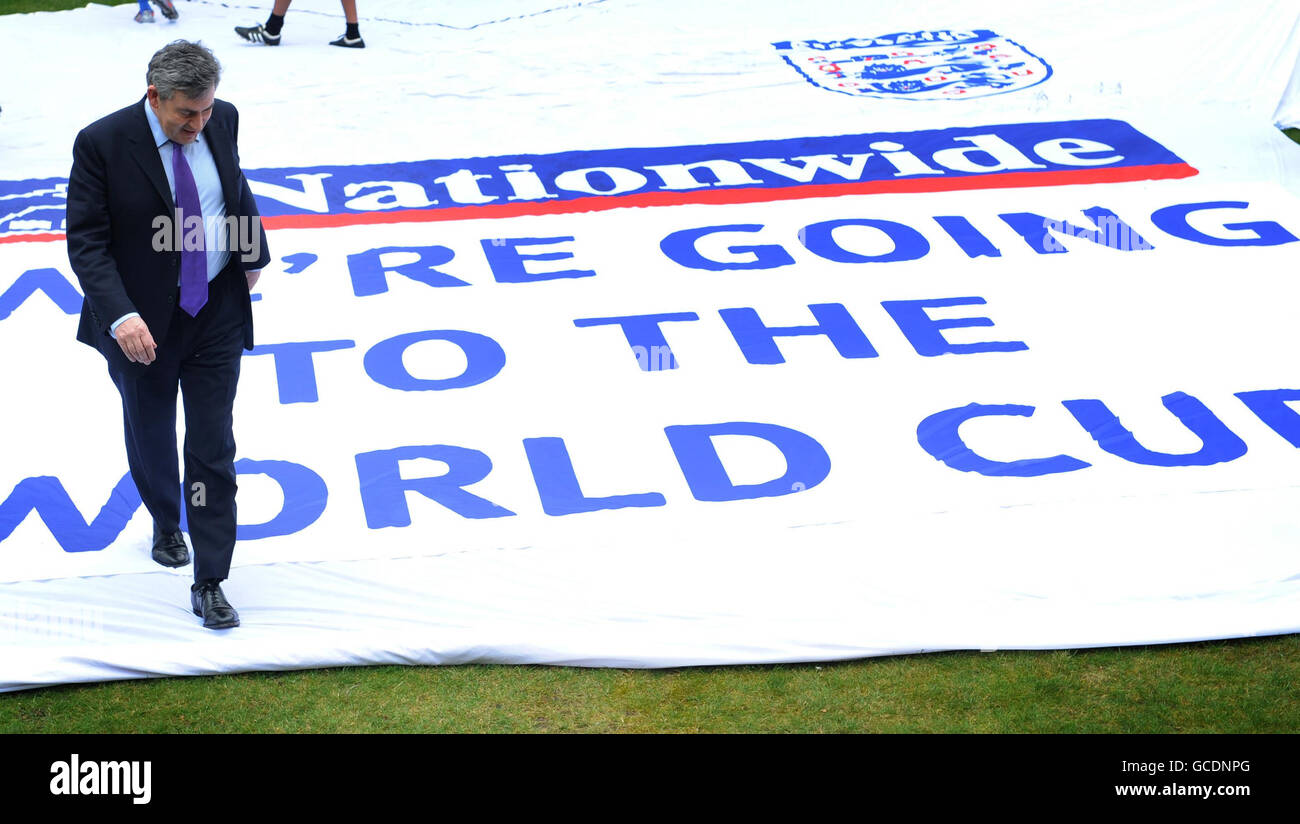 Brown signs England football shirt Stock Photo - Alamy