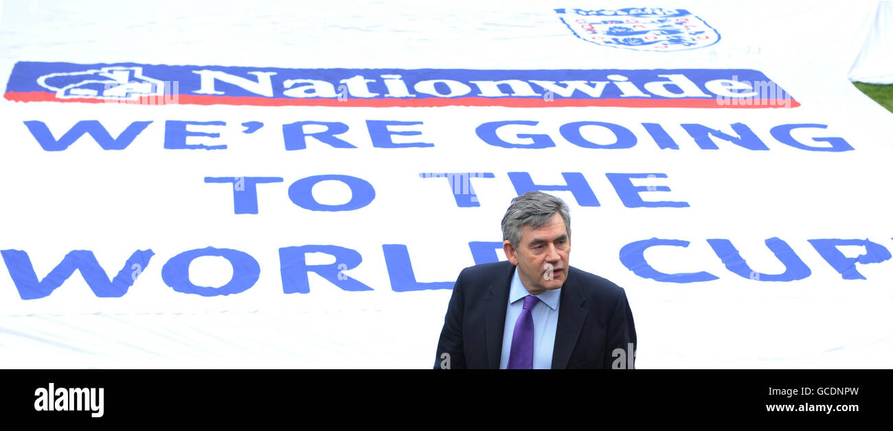 Brown signs england football shirt hi-res stock photography and images ...