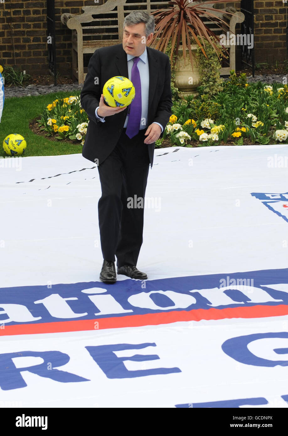 Brown signs england football shirt hi-res stock photography and images ...