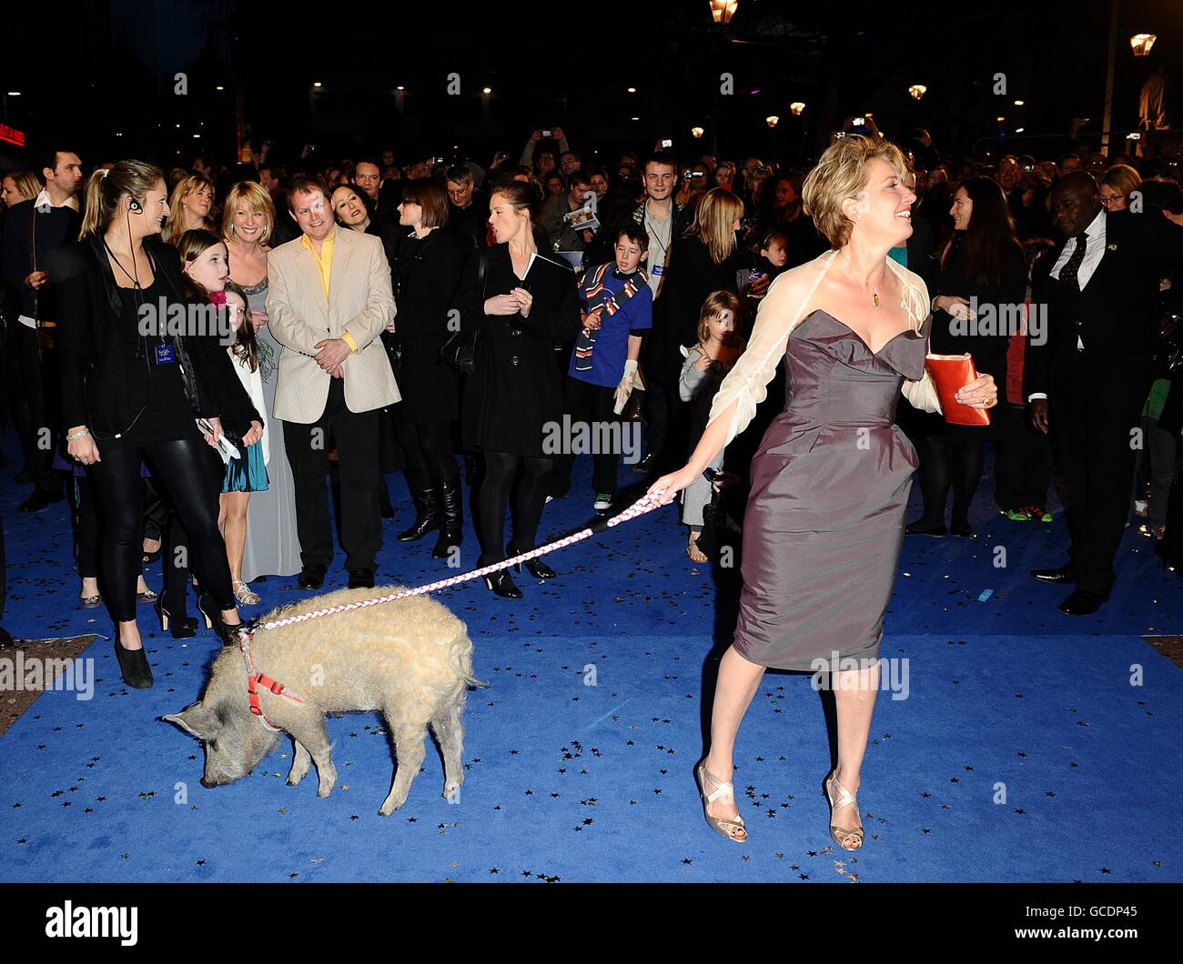 Emma Thompson with a guest pig arriving for the world premiere of Nanny ...