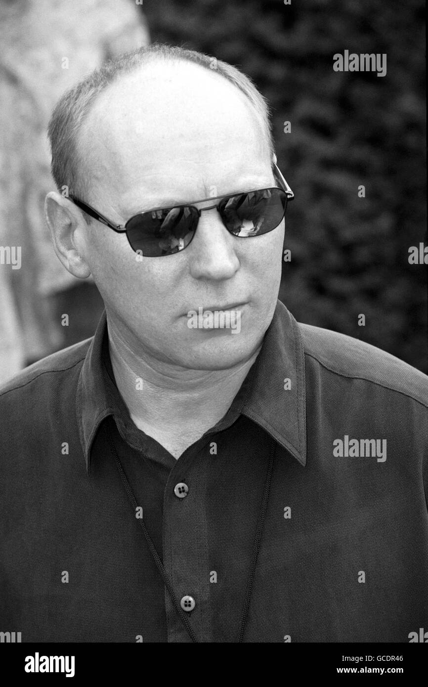 Marcus russell oasis manager hi-res stock photography and images - Alamy