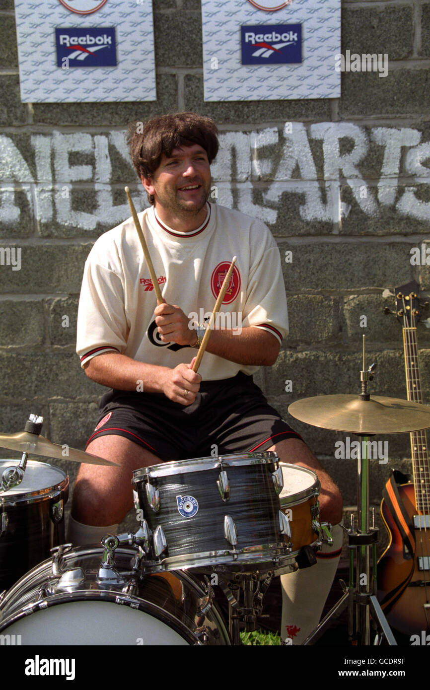 A NEW LOOK NEIL RUDDOCK GIVES RINGO STARR A RUN FOR HIS MONEY AS HE ...