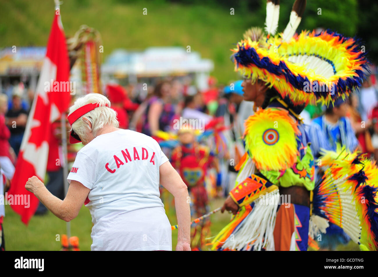 Indigenous canadian powwow hi-res stock photography and images - Alamy