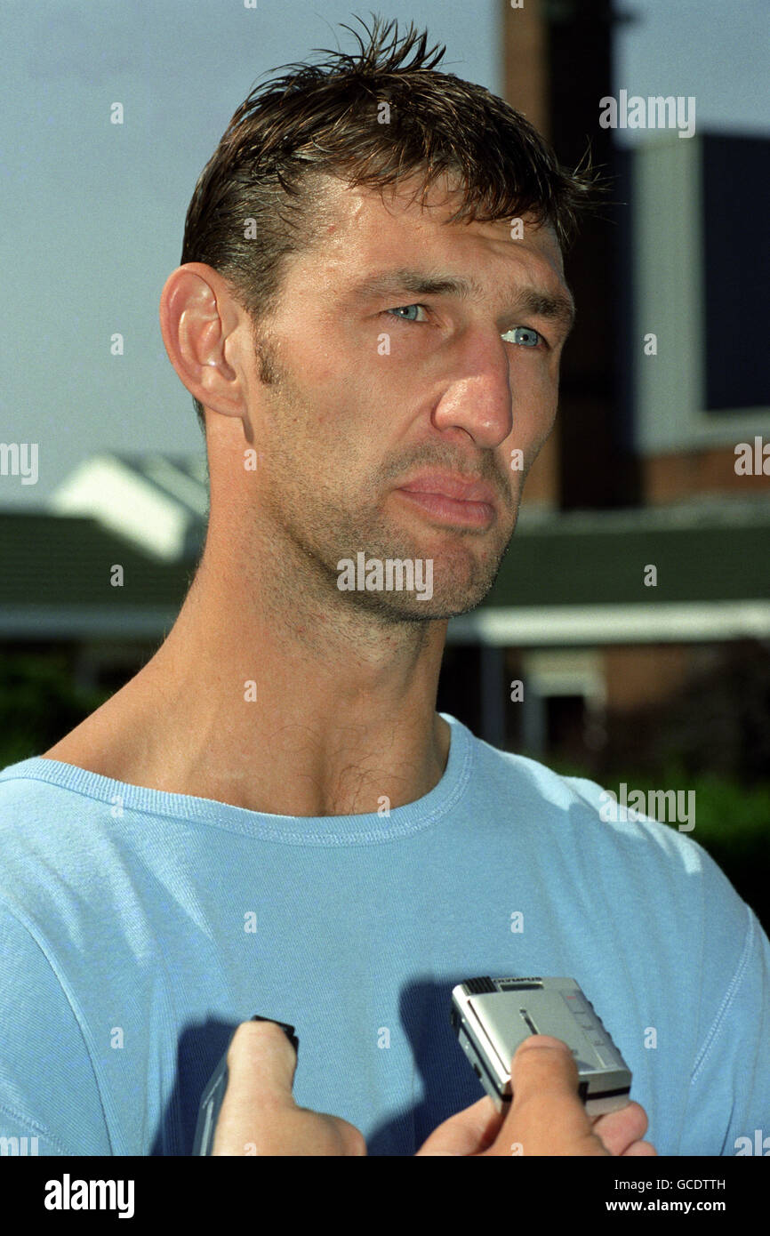 TONY ADAMS FACES THE PRESS AFTER ADMITTING HE IS AN ALCOHOLIC & THAT HE ...