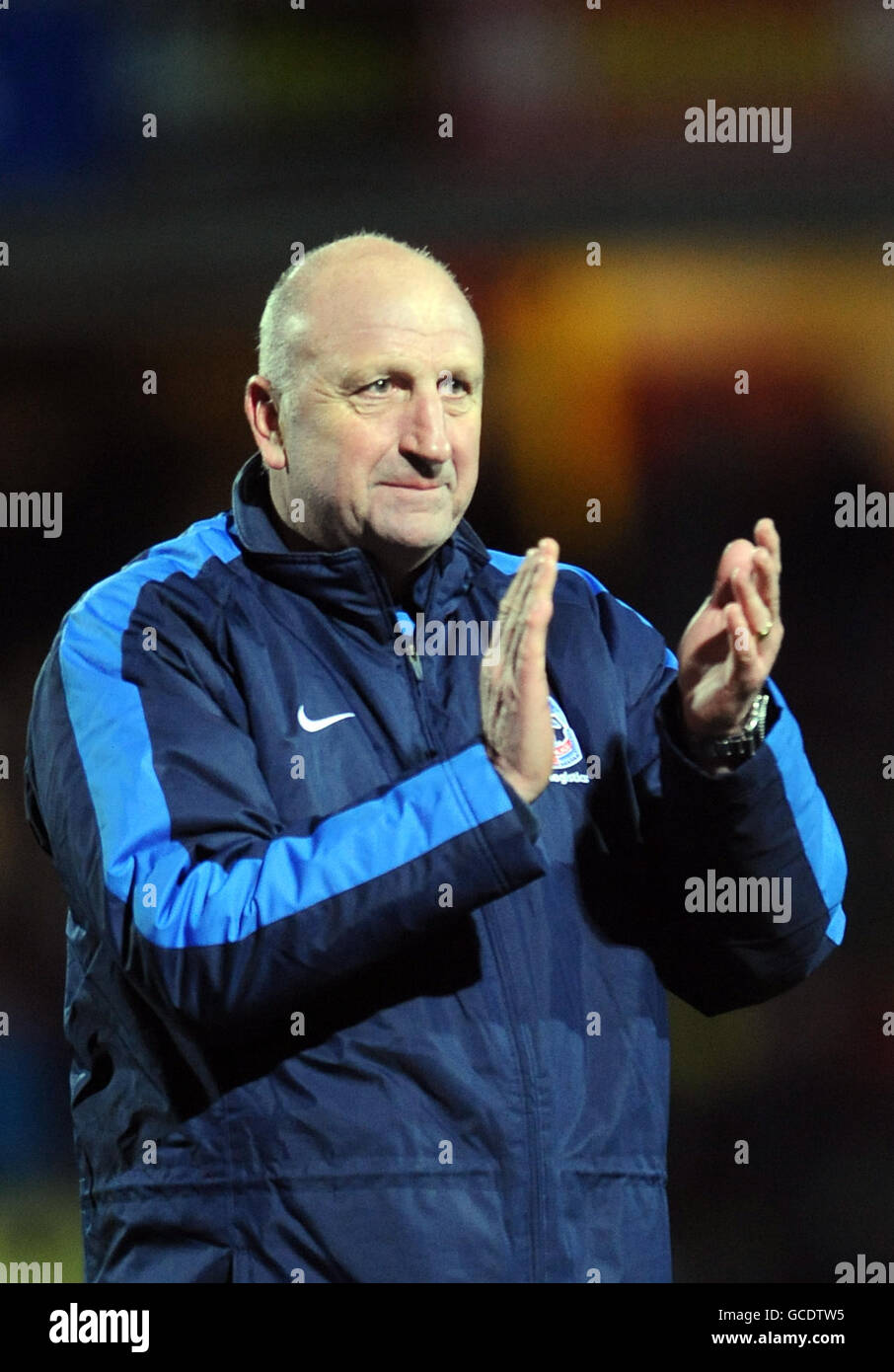 Palace manager Paul Hart applauds the fans at the final whistle during ...