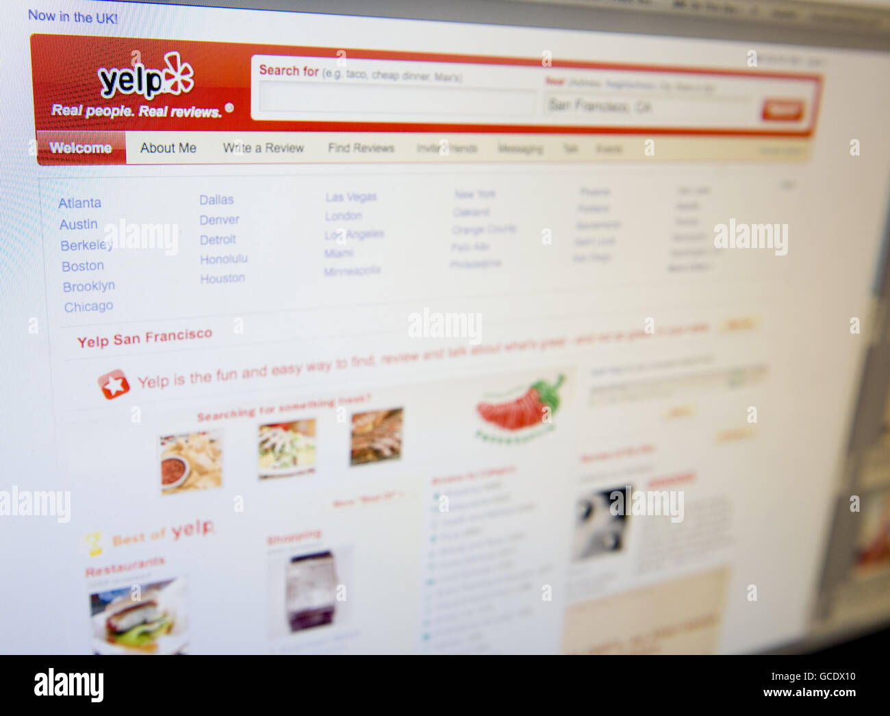 The Yelp.com home screen Stock Photo - Alamy