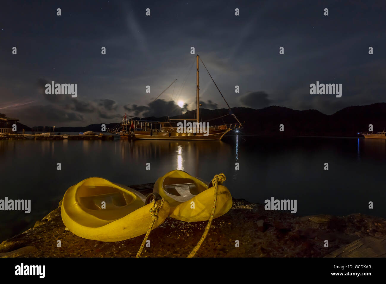 Yellow moon rise hi-res stock photography and images - Alamy