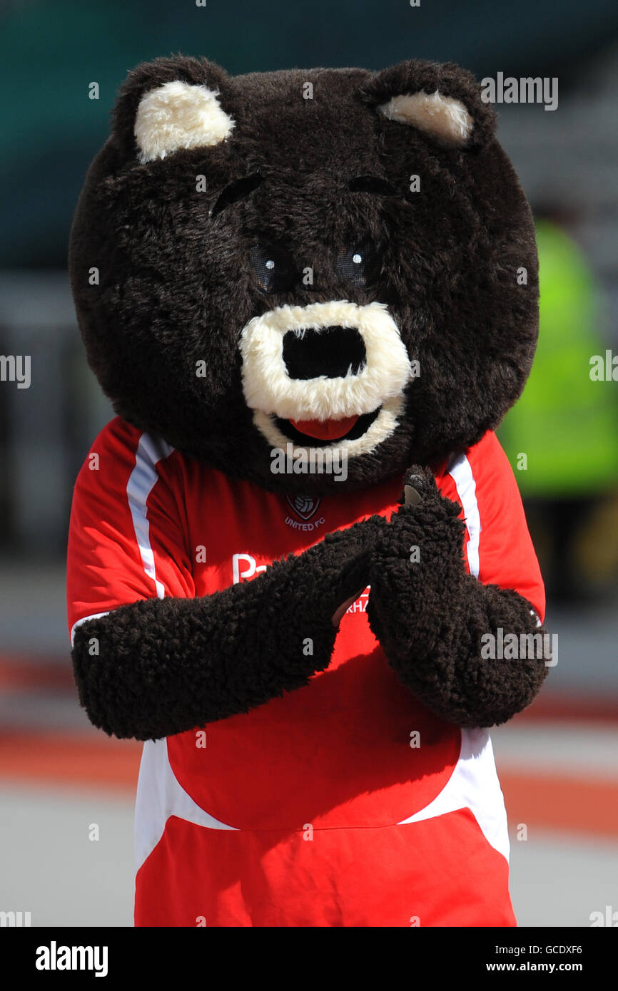 Rotherham united mascot hi-res stock photography and images - Alamy