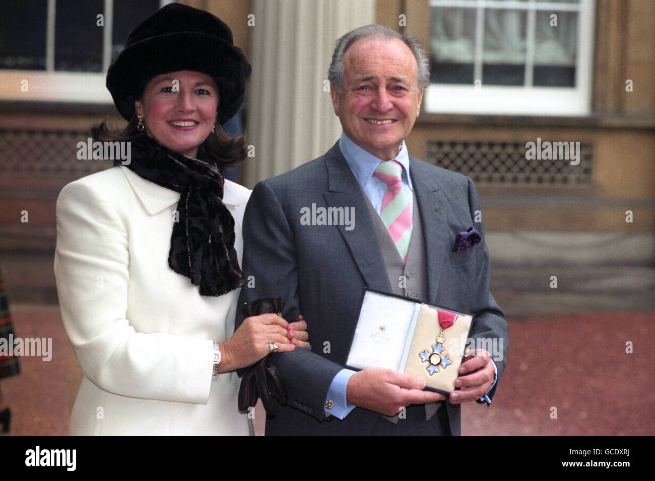 DAVID JACOBS AND WIFE-INVESTITUR Stock Photo - Alamy