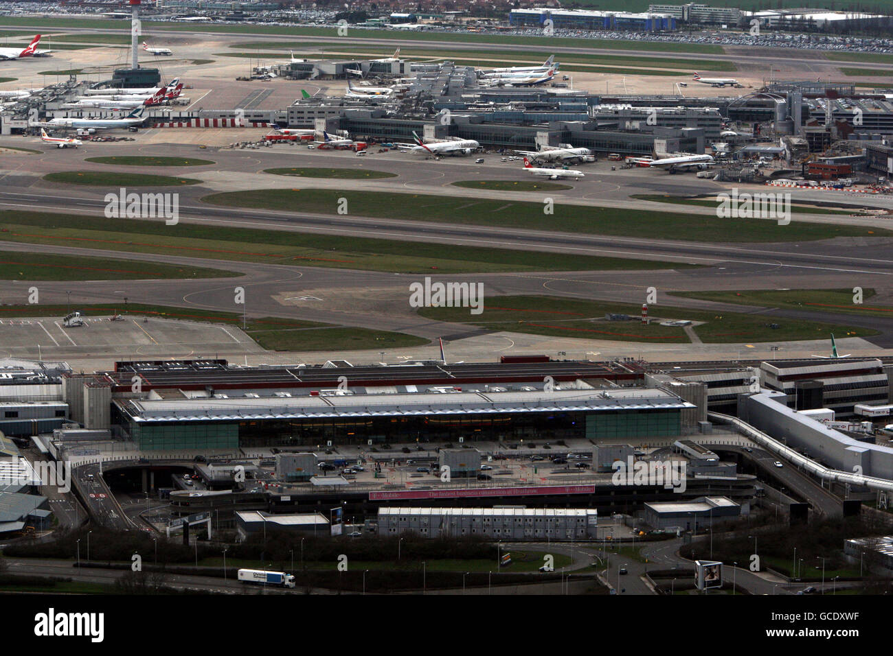 Heathrow airport terminal 4 aerial hi-res stock photography and images ...