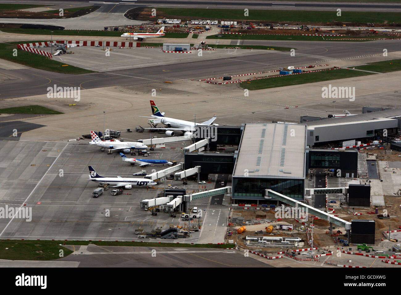Terminal one heathrow airport in middlesex hi-res stock photography and ...