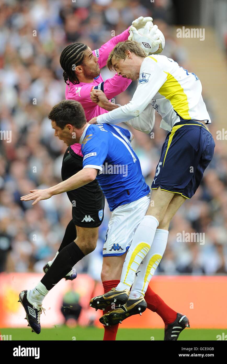 Tottenham hotspurs peter crouch goalkeeper hi-res stock photography and ...