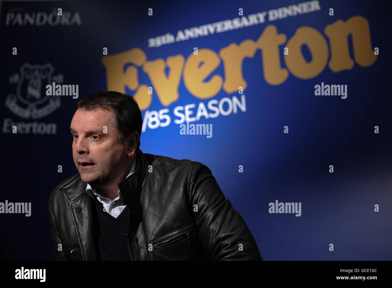 Everton 1985 sharp hi-res stock photography and images - Alamy