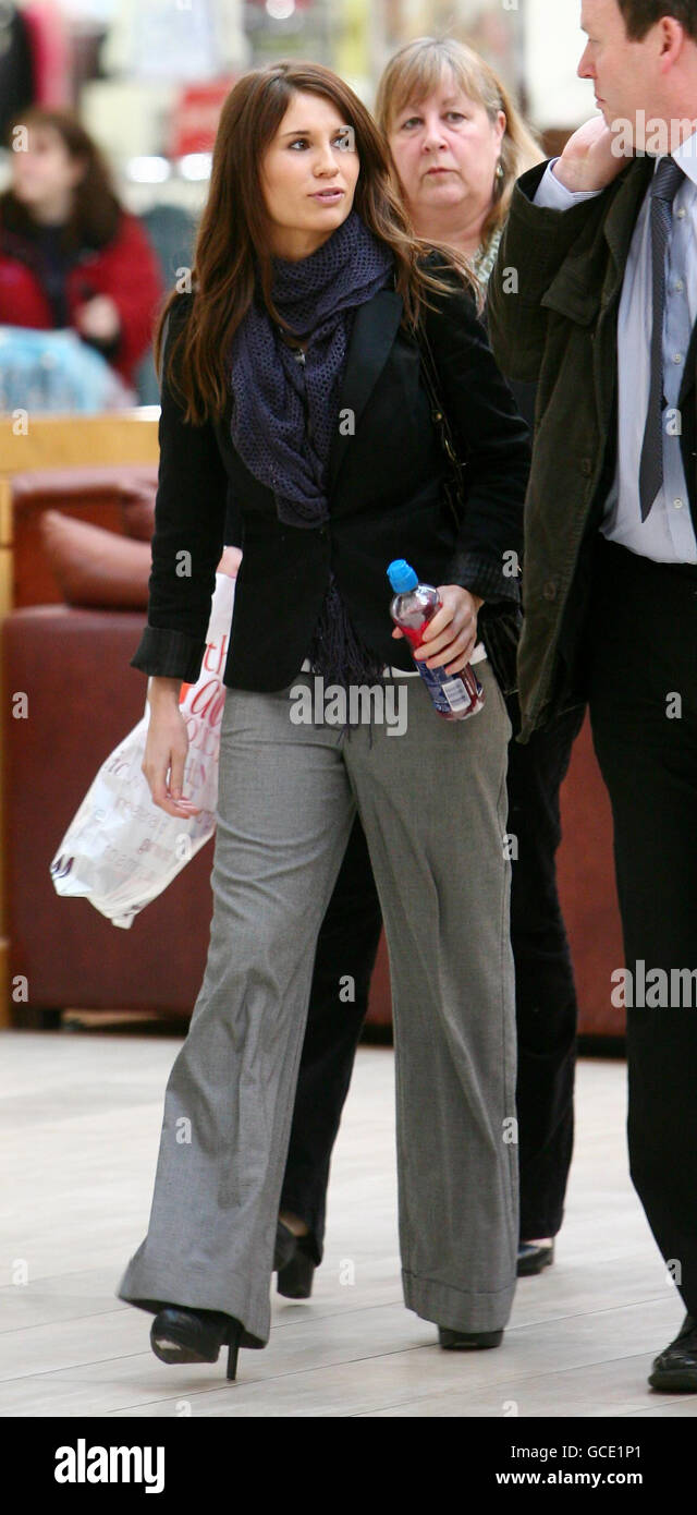 Sara trumble arrives at ashford house hi-res stock photography and ...