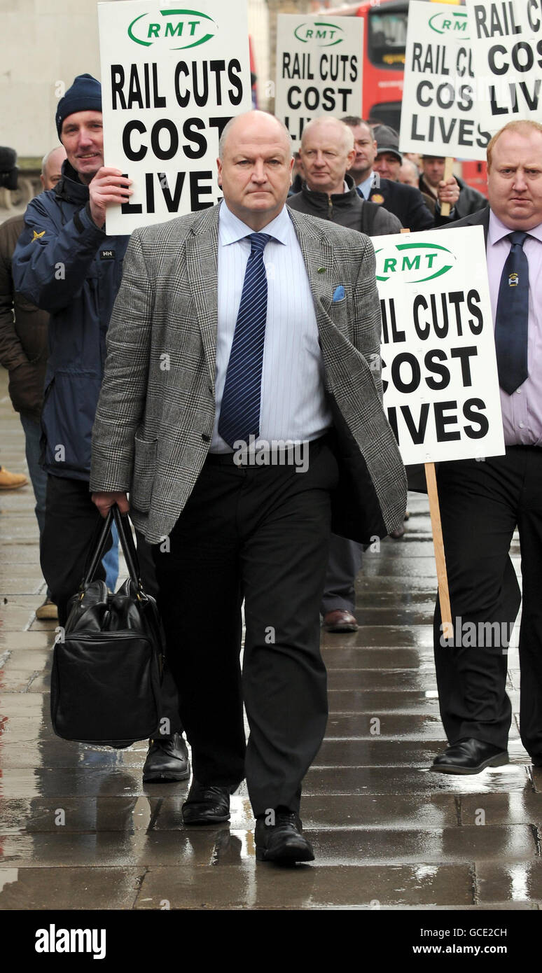 Bob Crow, general secretary of the Rail Maritime and Transport union ...
