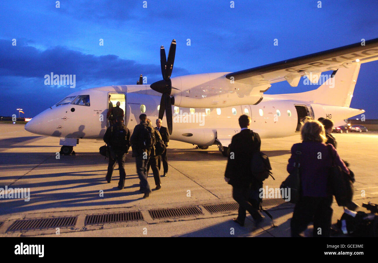 Members of Conservative Party leader David Cameron's election campaign ...