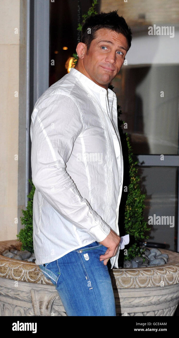 Alex reid leaves soho hotel in london giving press interviews hi-res ...