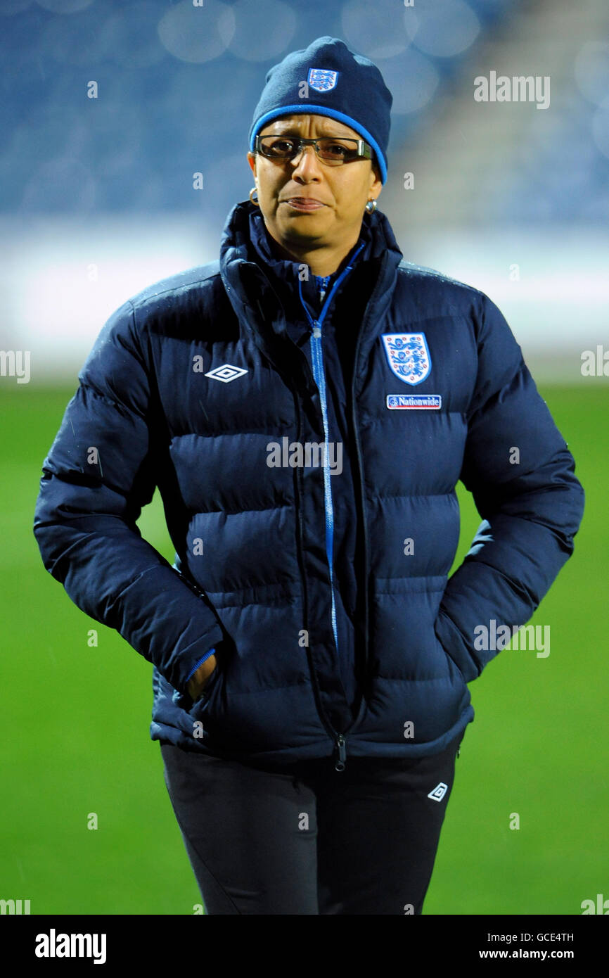 Women football england powell hi-res stock photography and images - Alamy