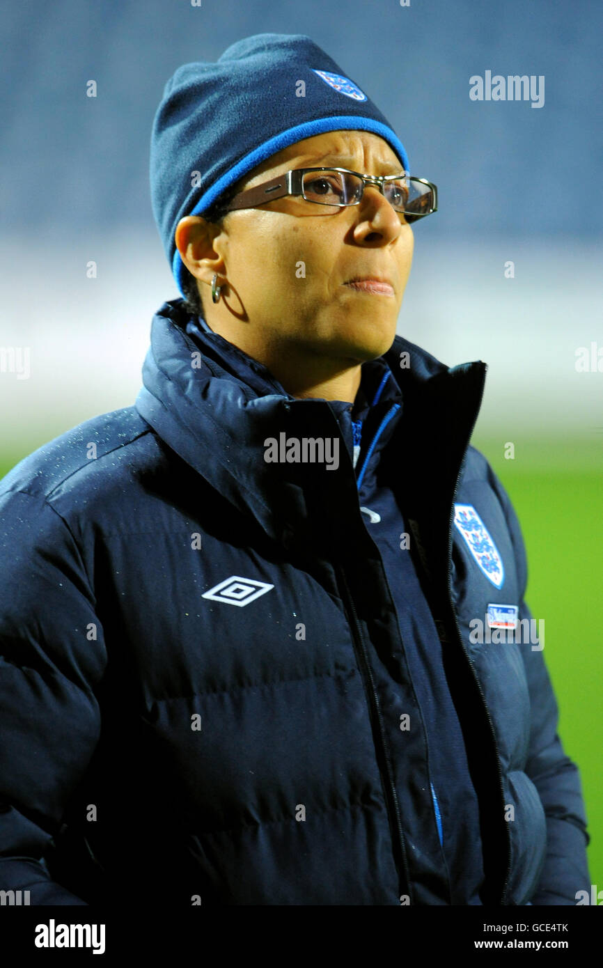 Women football england powell hi-res stock photography and images - Alamy