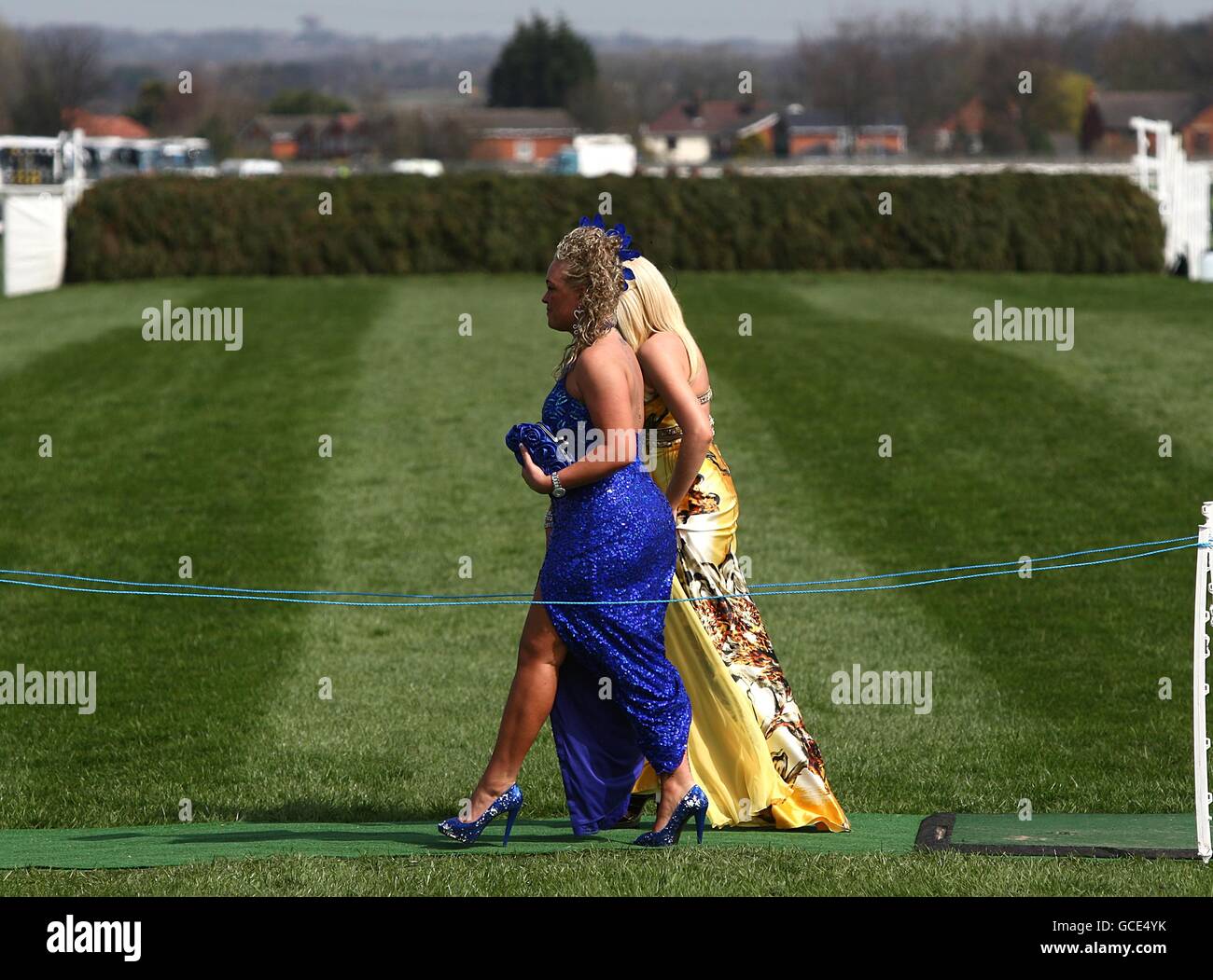 Racegoers on liverpool day grand national meeting aintree racecourse hi ...