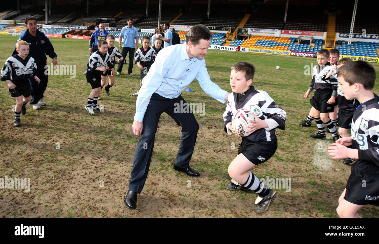 Children playing tag rugby hi-res stock photography and images - Alamy