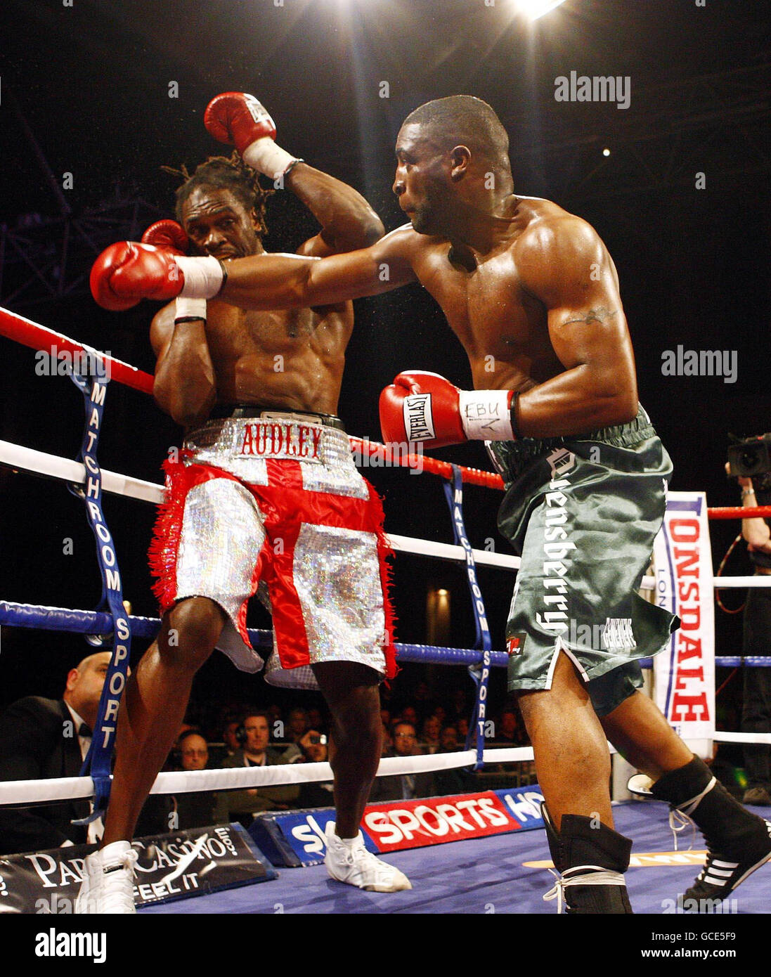 Boxing action punching audley harrison hi-res stock photography and ...