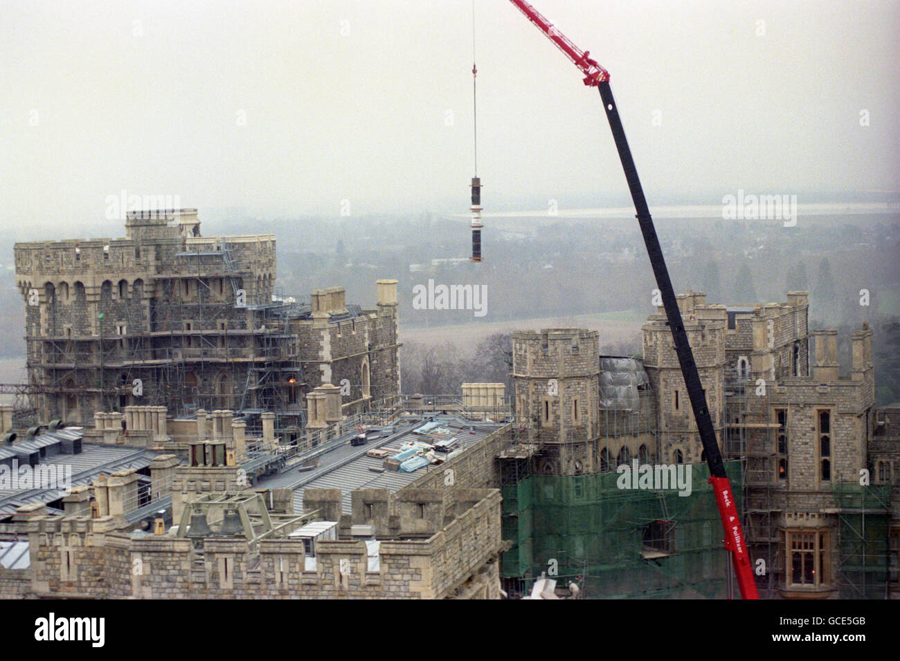 Windsor castle fire 1992 restoration hi-res stock photography and ...