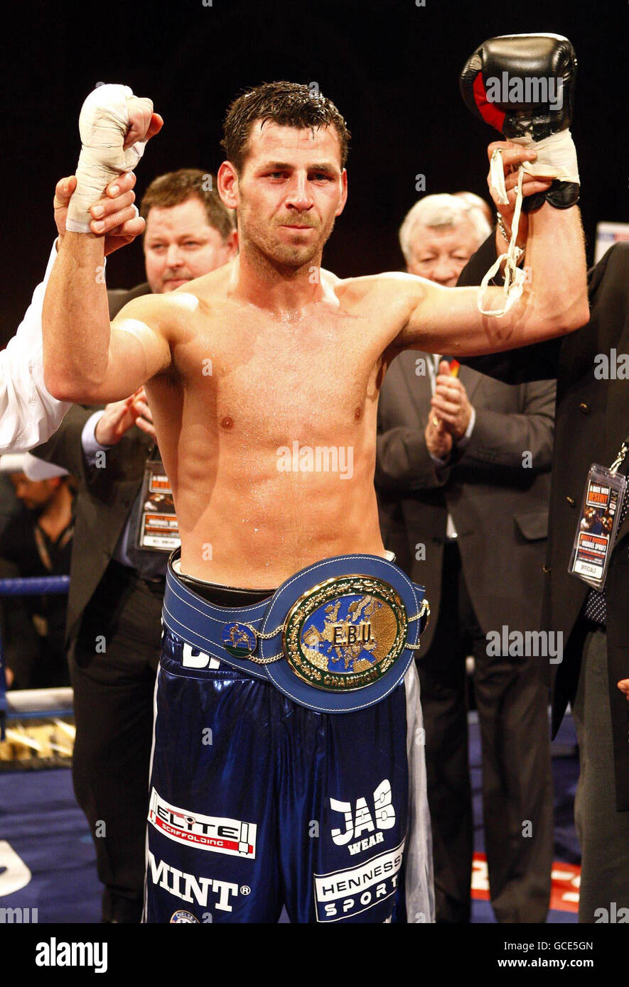 Boxing - Vacant EBU Middleweight Title - Darren Barker v Affif ...