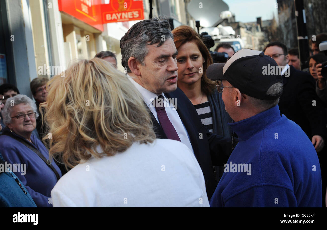 Prime Minister Gordon Brown and his wife Sarah meet shoppers on ...