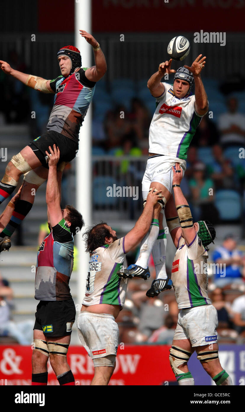 Leeds Carnegie's Marco Wentzel (right) wins a line out during the ...