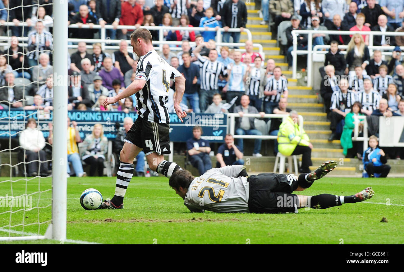 Newcastle United's Kevin Nolan celebrates scoring his sides third goal ...