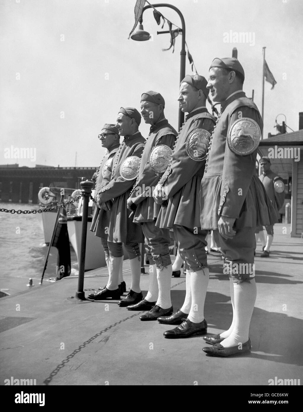 Customs and Traditions - Doggett's Coat and Badge Men - Old Swan Pier ...