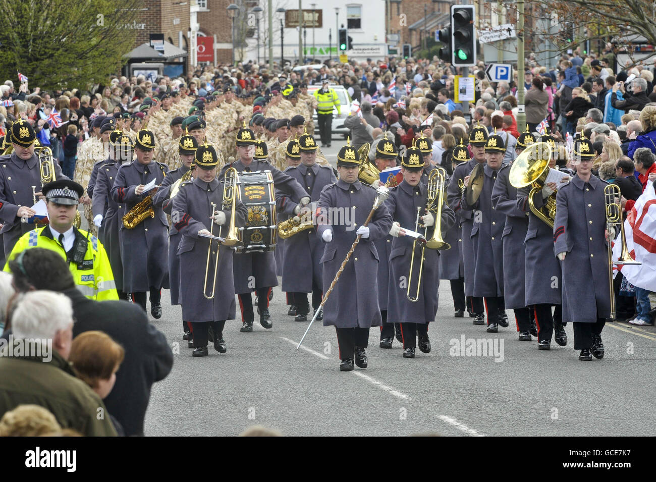 The troops from 11 EOD regiment parade through the streets of Didcot ...
