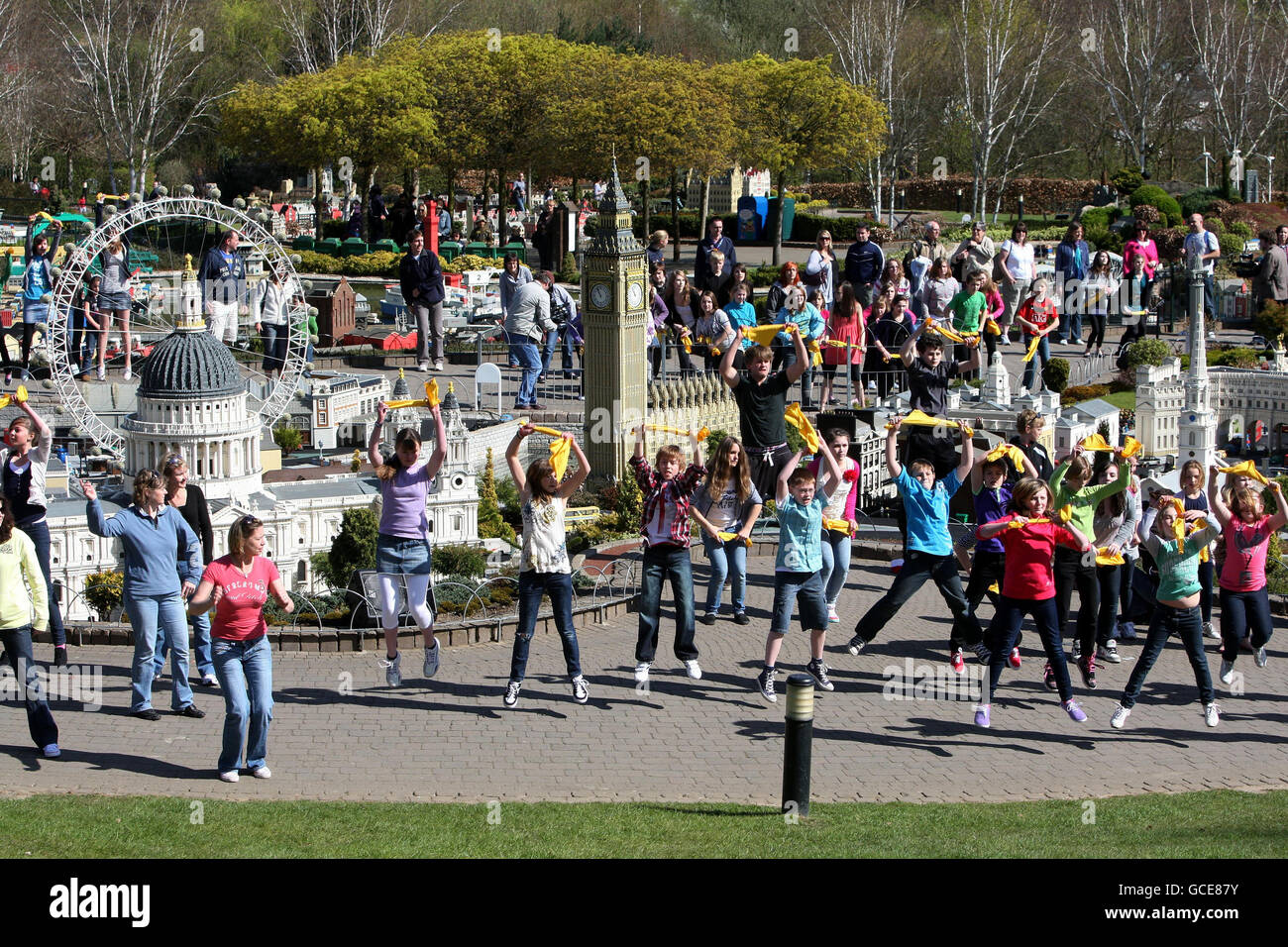 Children from Witney and Bourton on the Water Stagecoach performing ...