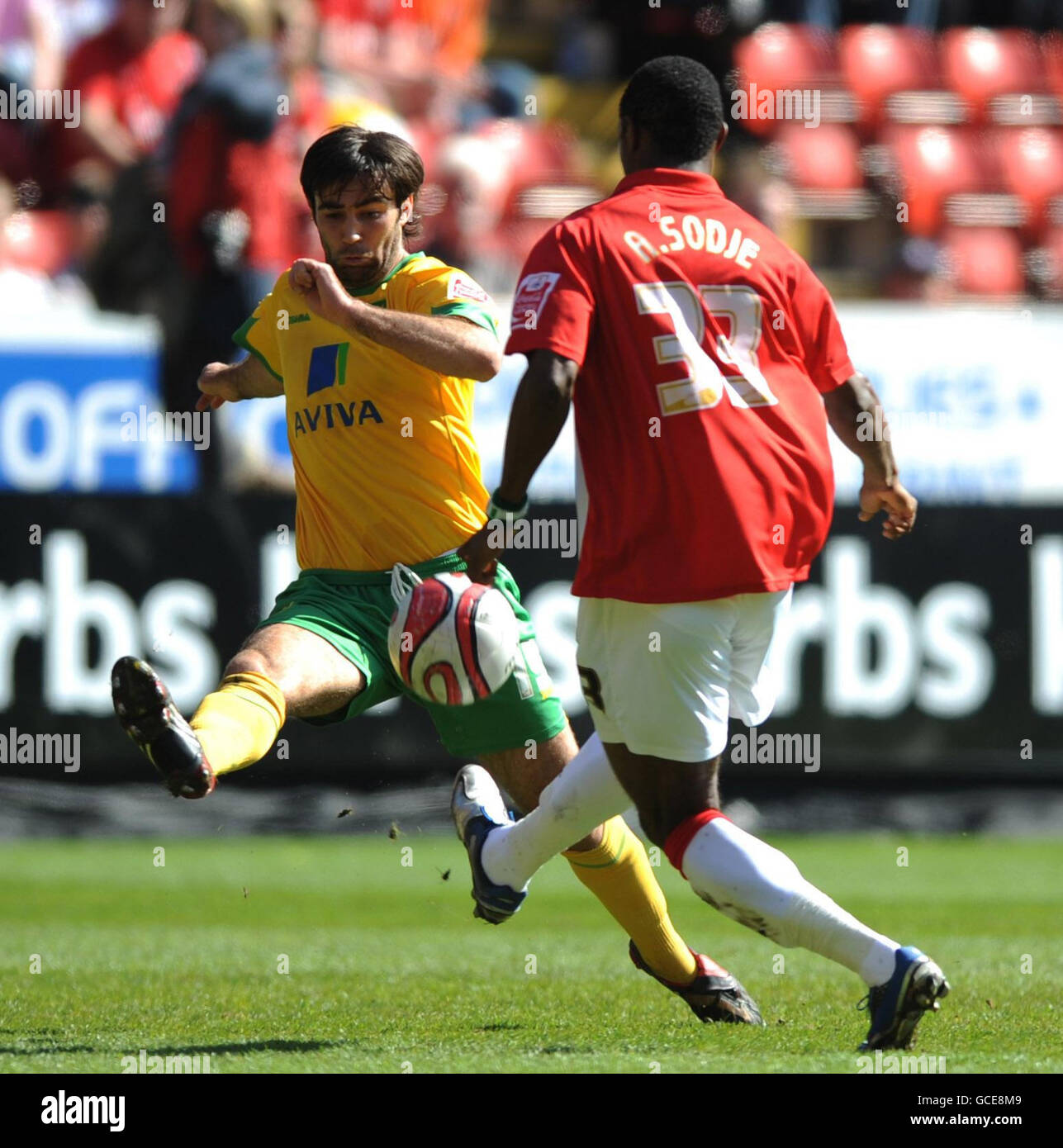Charlton athletics akpo sodje hi-res stock photography and images - Alamy