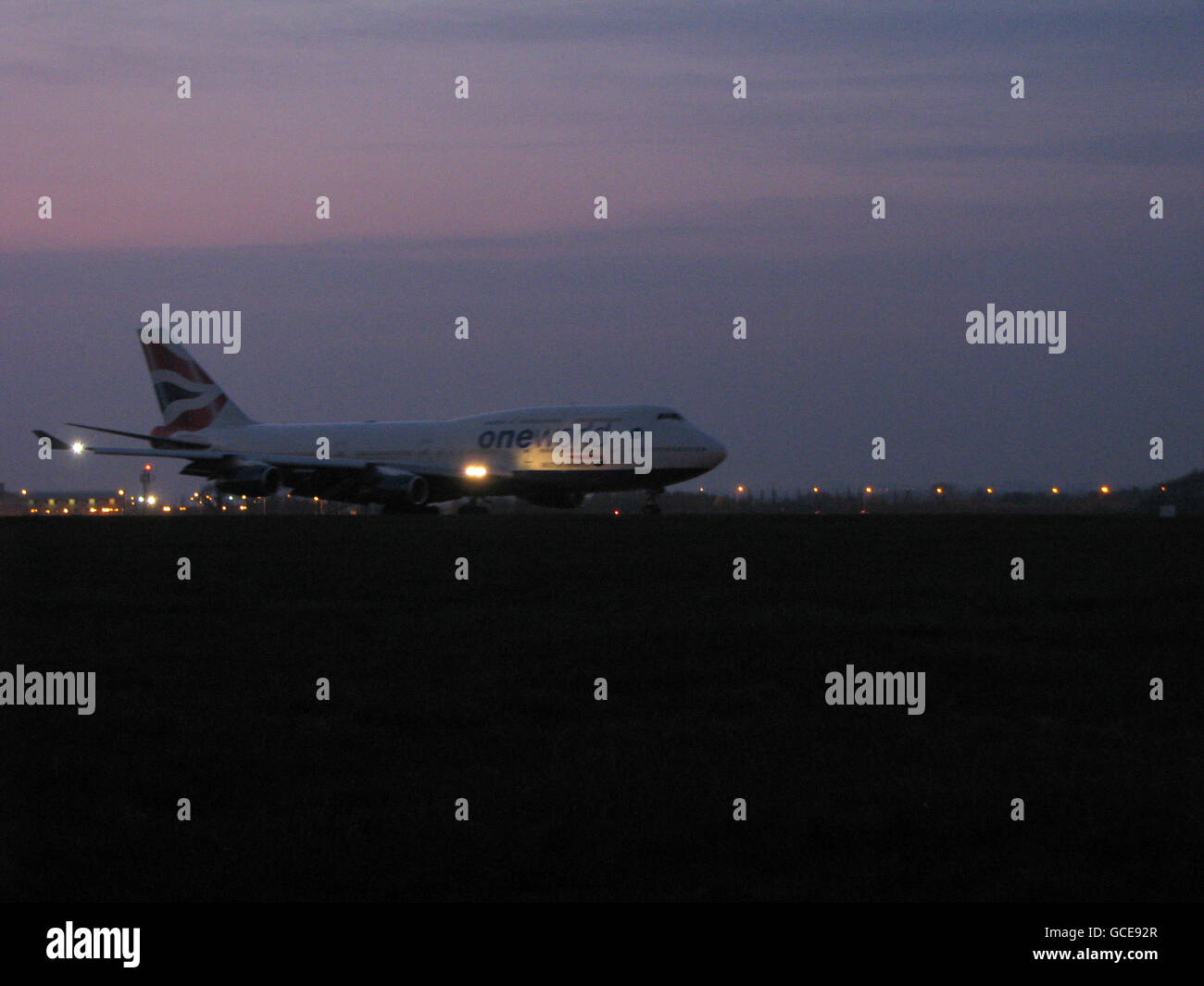 Boeing 747 landing test hi-res stock photography and images - Alamy