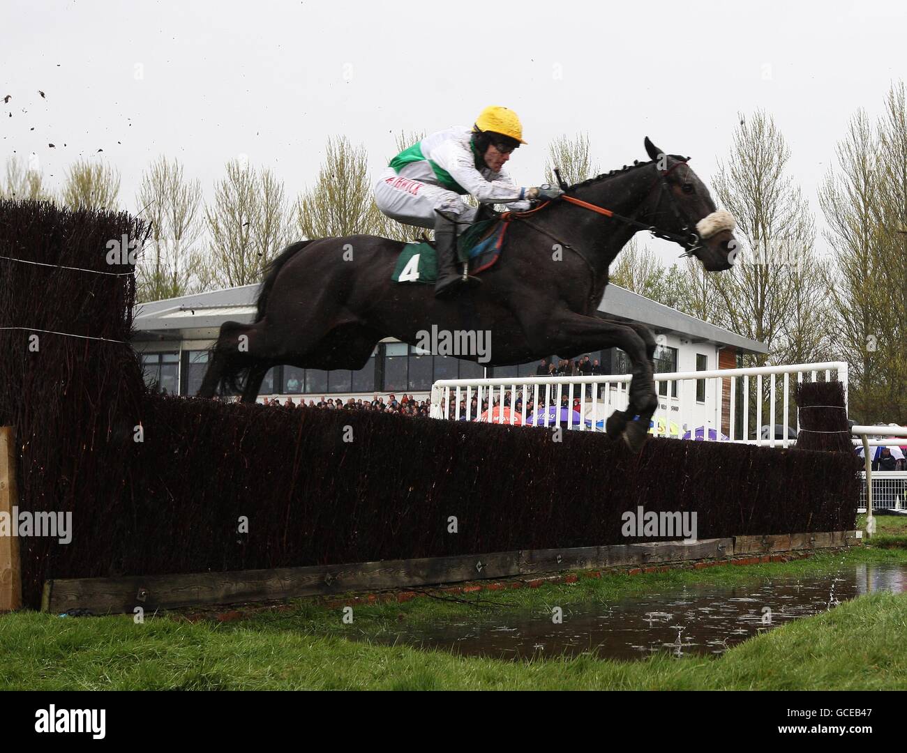 Right or Wrong ridden by Tom Scudamore during the Stan James Perth ...