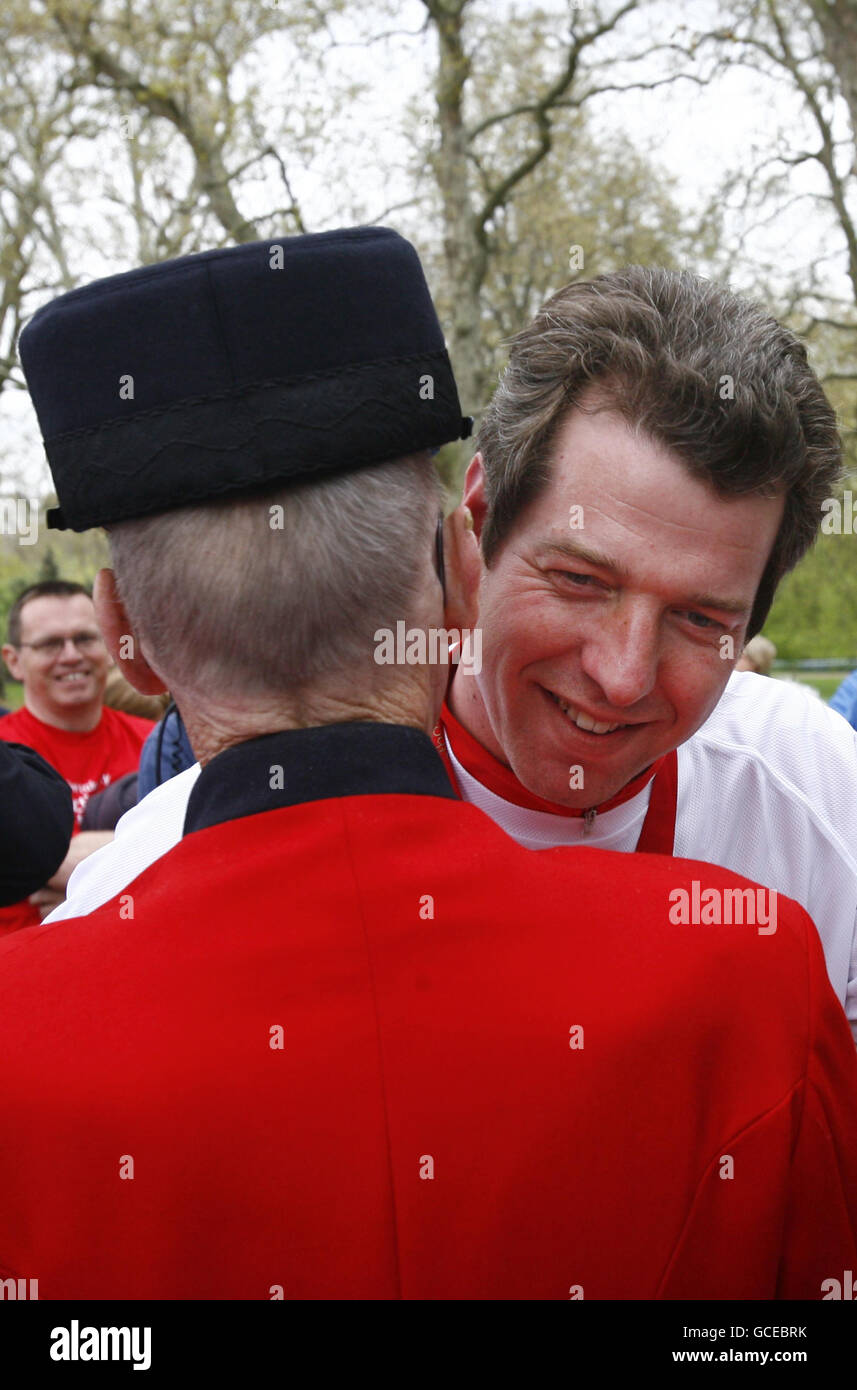 Major Phil Packer completes marathon Stock Photo - Alamy