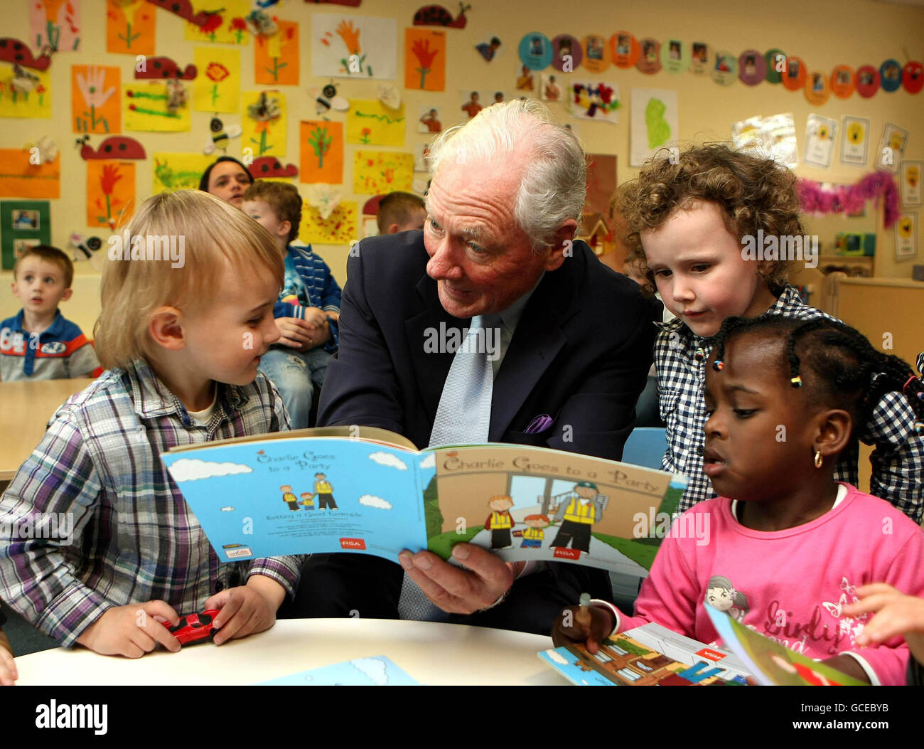 School resource officer hi-res stock photography and images - Alamy