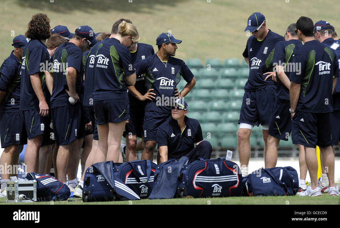 English cricket kit hi-res stock photography and images - Alamy