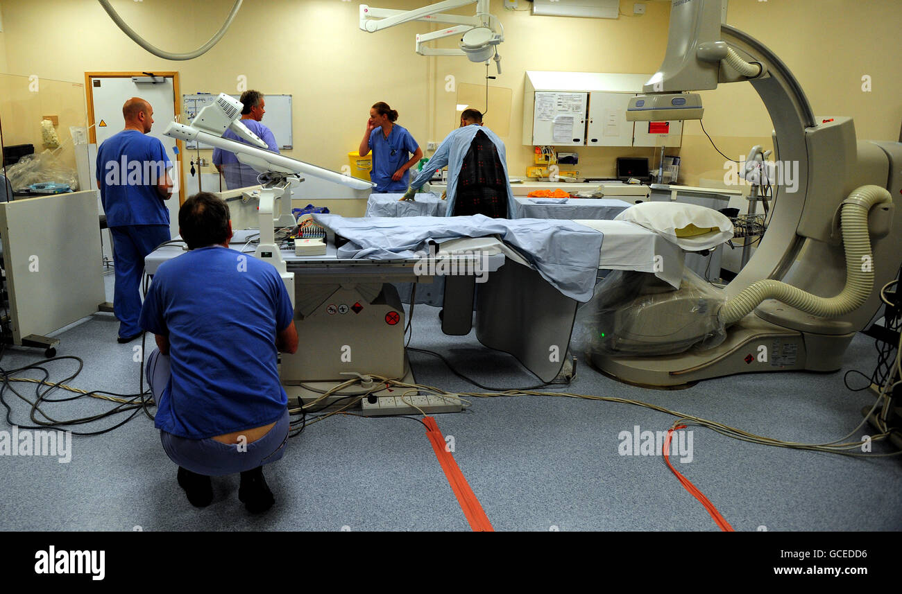 Staff in an operating theatre at Glenfield Hospital, Leicester Stock ...