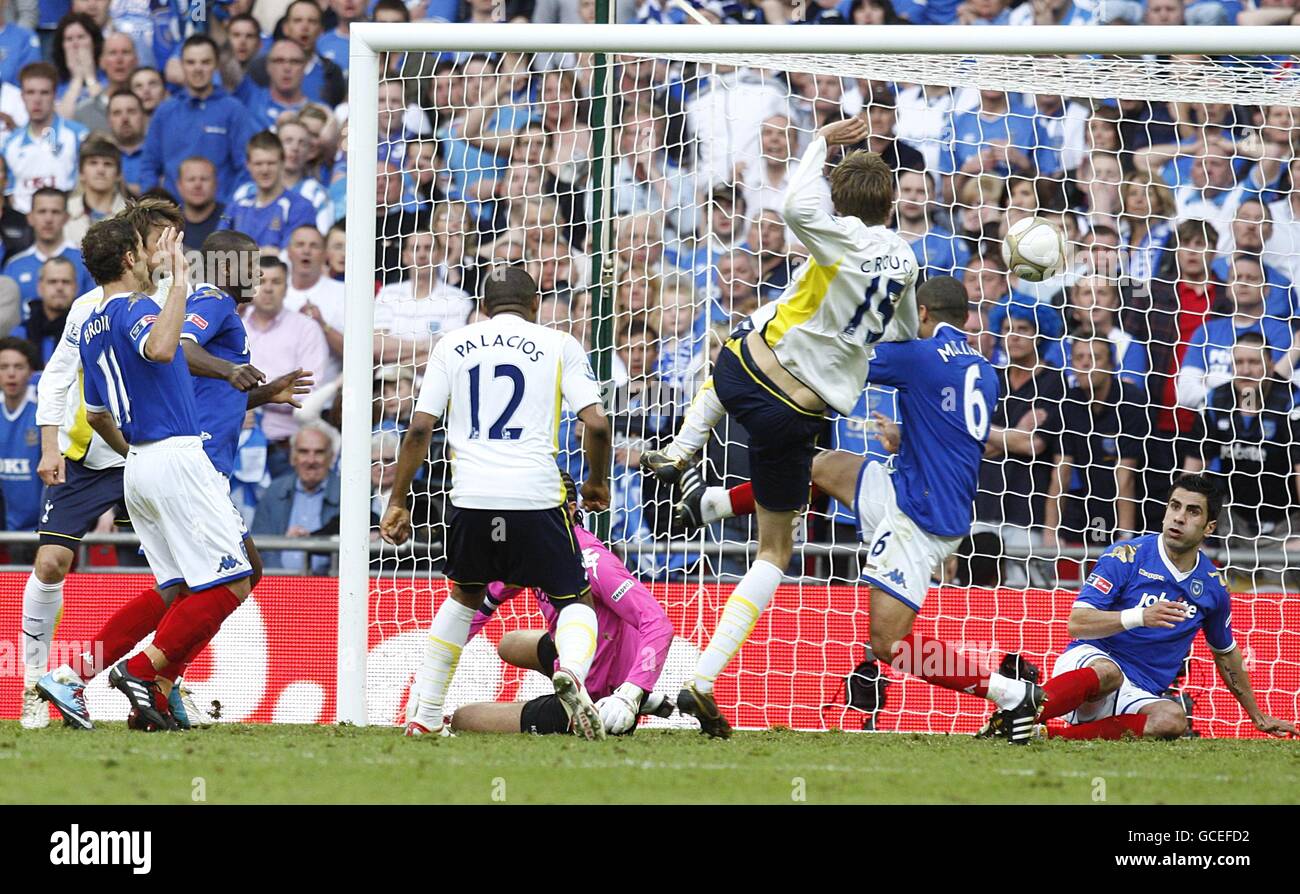 Tottenham hotspurs peter crouch goalkeeper hi-res stock photography and ...