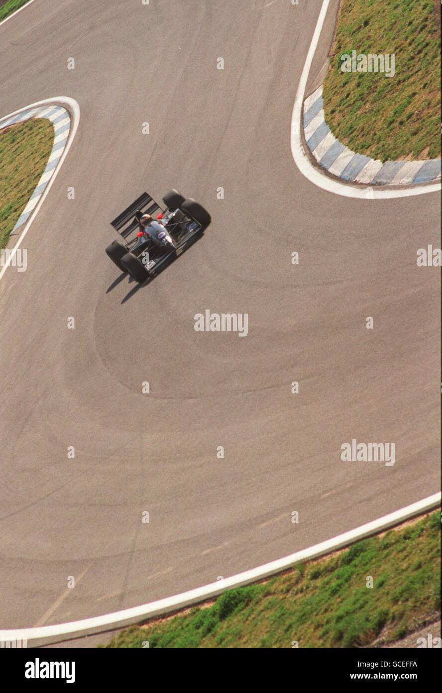 Formula one testing motor racing hi-res stock photography and images ...