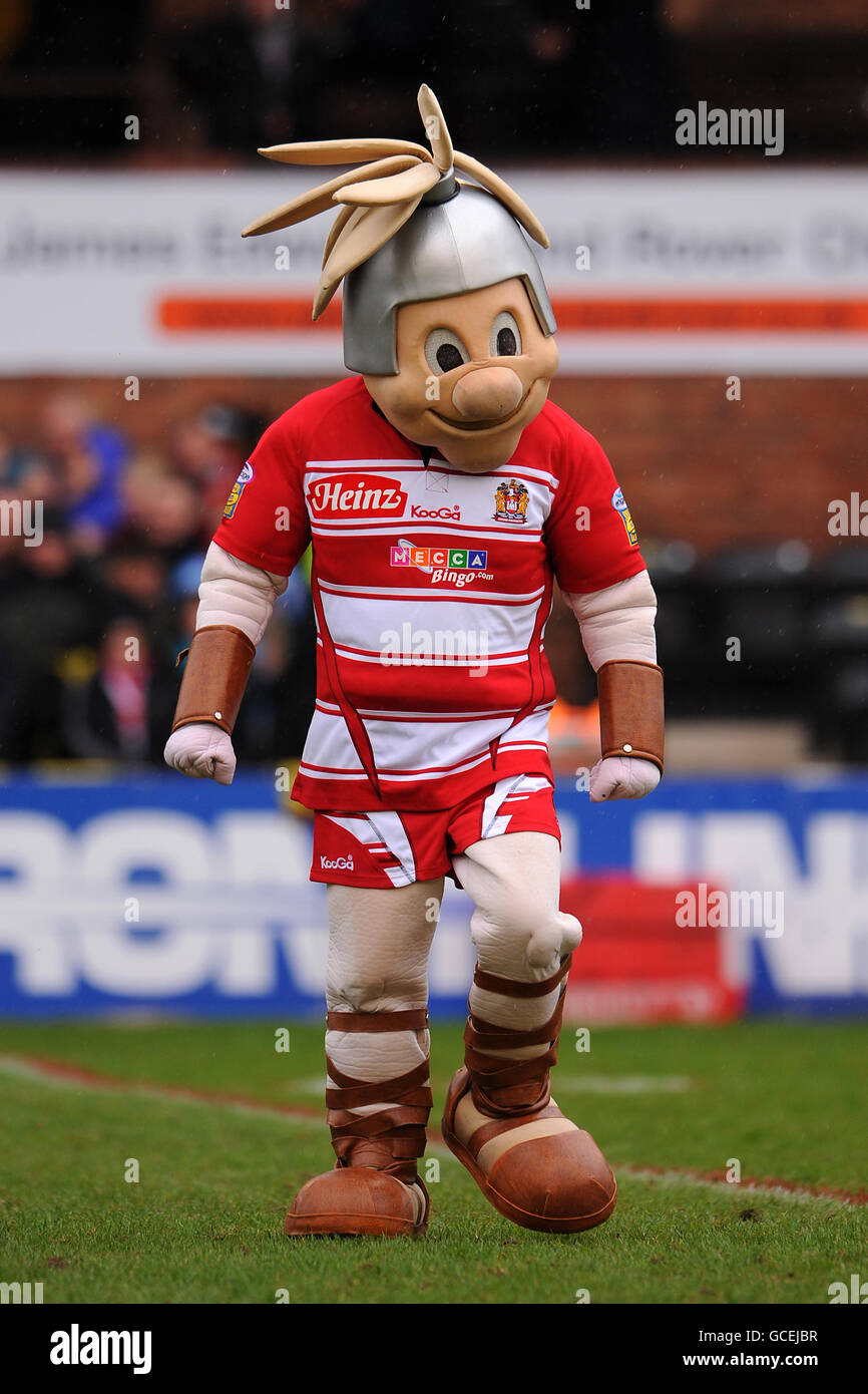 Wigan warriors mascot max hi-res stock photography and images - Alamy