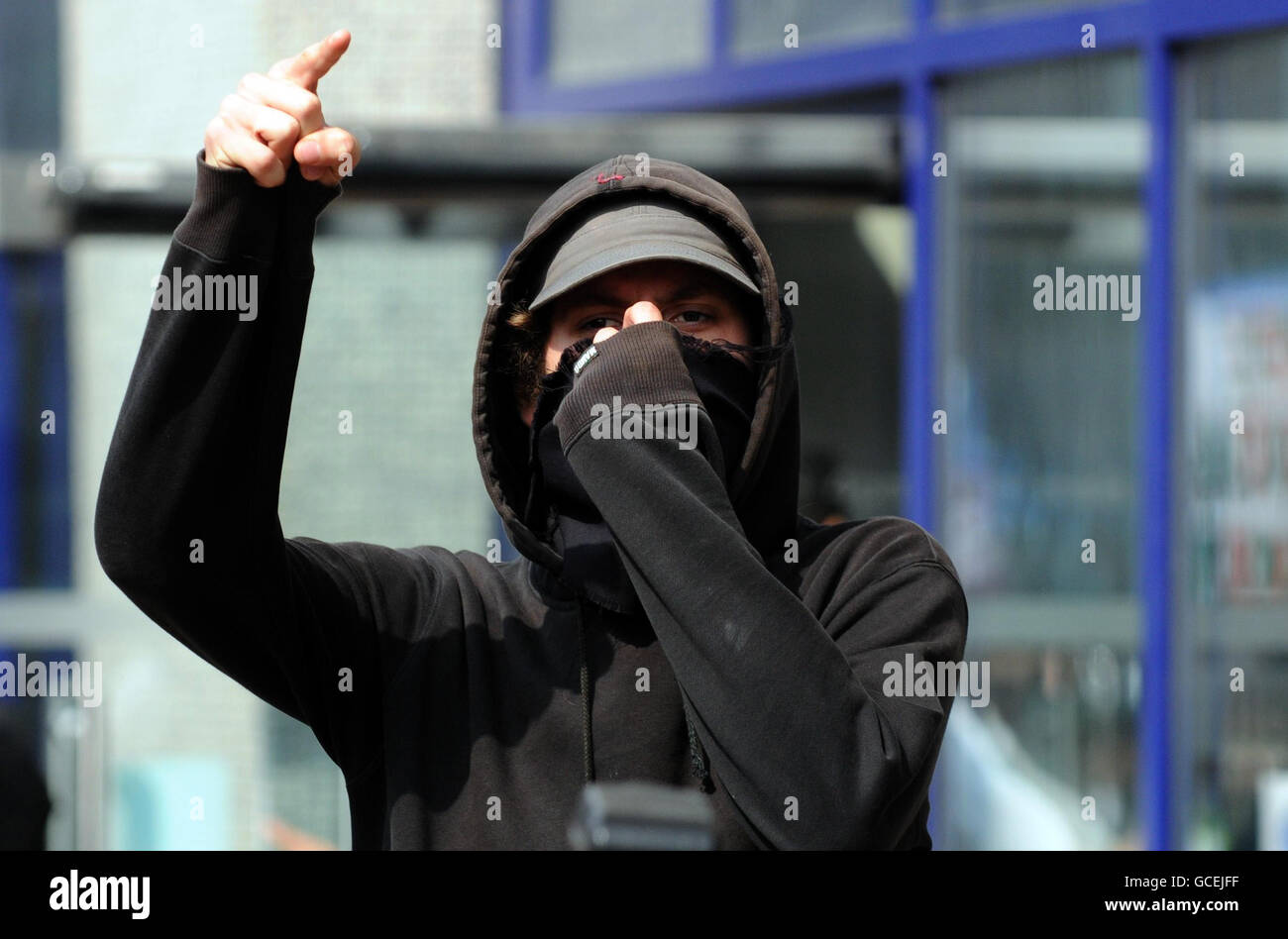 Anti-fascist demonstrators protest outside Lunar House, the UK Border ...