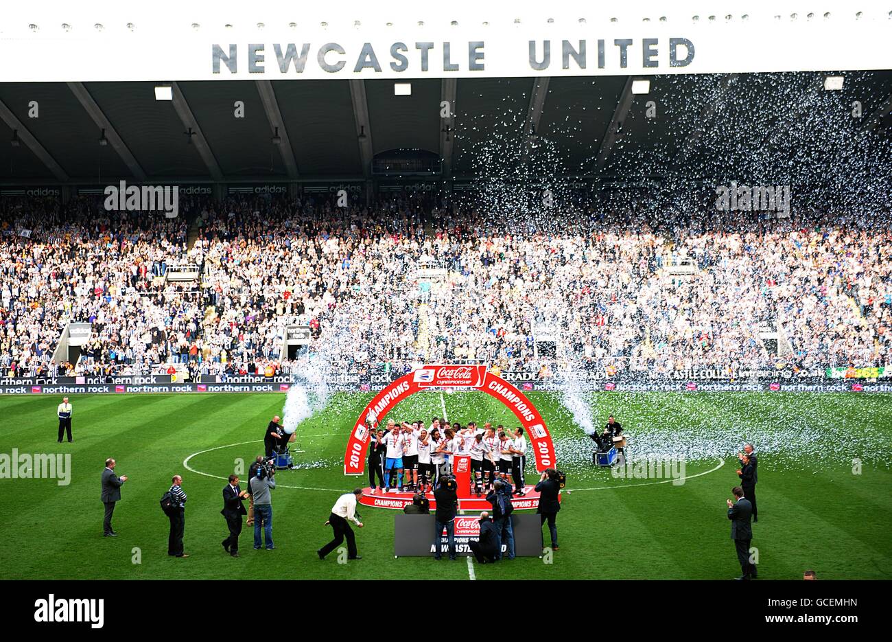 Coca cola championship trophy hi-res stock photography and images - Alamy