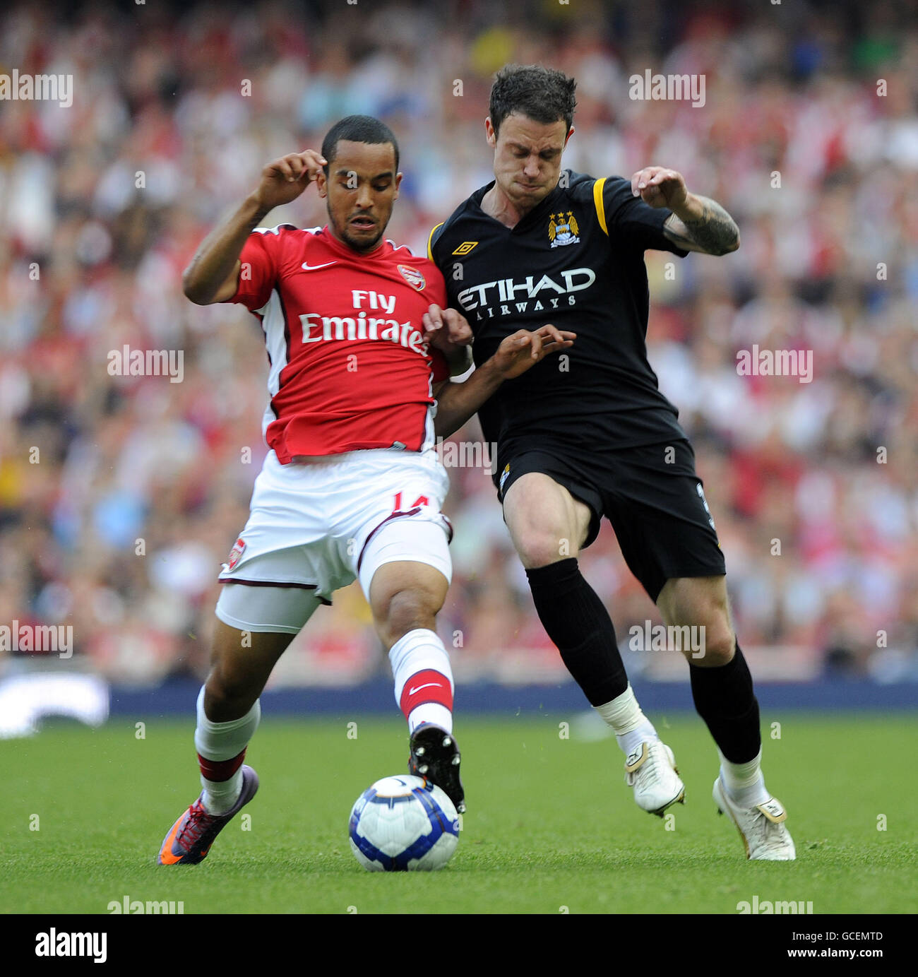 Arsenal emirates stadium bridge hi-res stock photography and images - Alamy