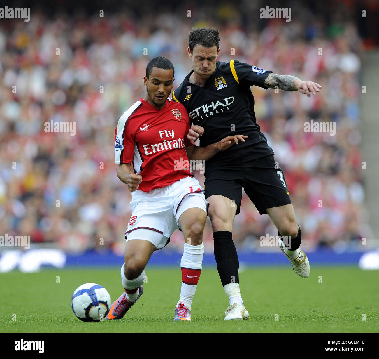 Arsenal emirates stadium bridge hi-res stock photography and images - Alamy