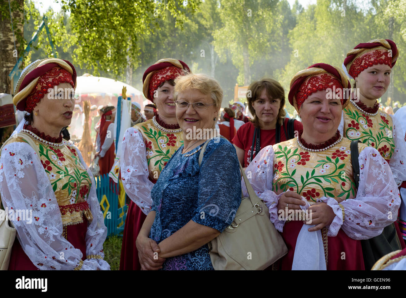 Russians celebrate Sabantuy by wearing Bashkir and Tartar ethnic ...