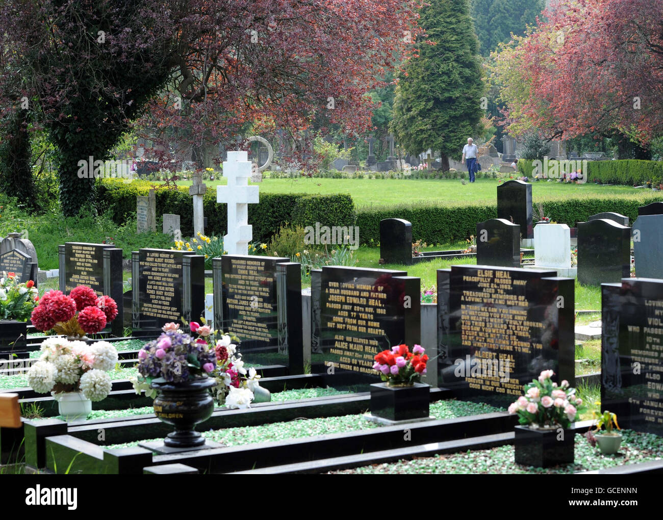 Victorian garden cemetery hi-res stock photography and images - Alamy